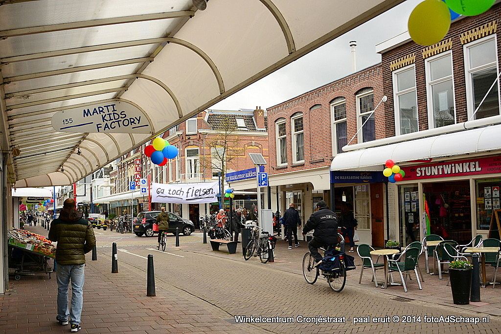 Winkelcentrum Cronjéstraat Haarlem 2014 - auto weer terug | Foto Ad Schaap